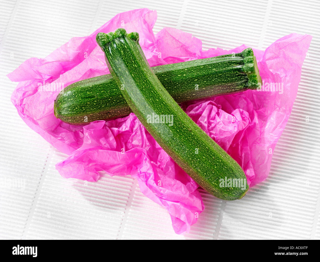 BABY COURGETTES/ ZUCCHINI Stock Photo - Alamy