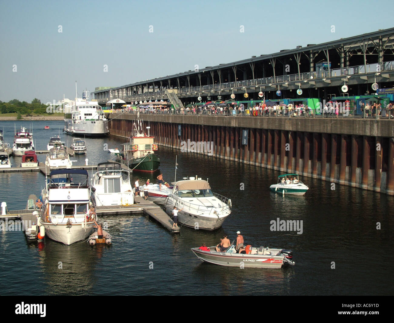 Montreal docks hi-res stock photography and images - Alamy