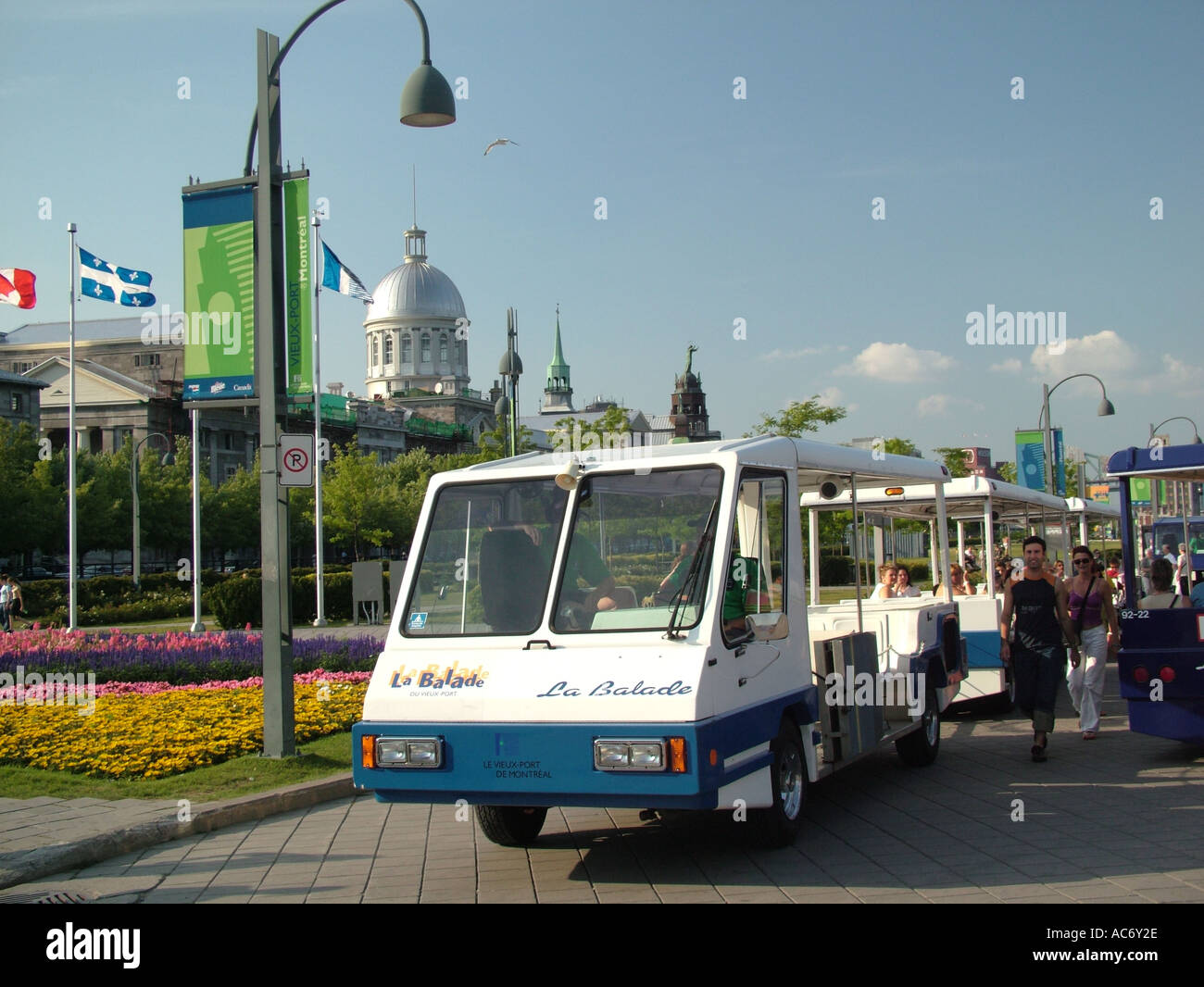 Quebec city tourist bus hi-res stock photography and images - Alamy