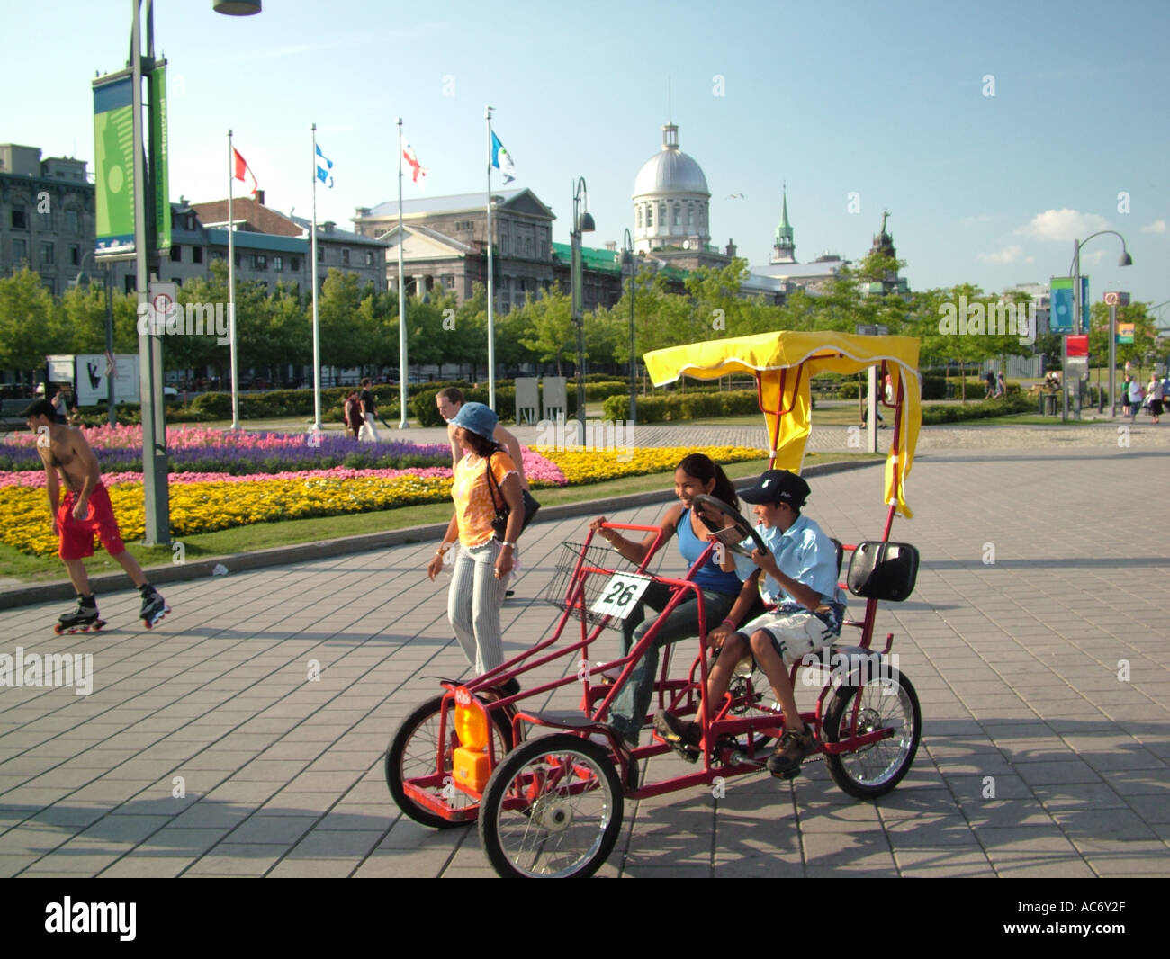 Montreal biking hi-res stock photography and images - Alamy