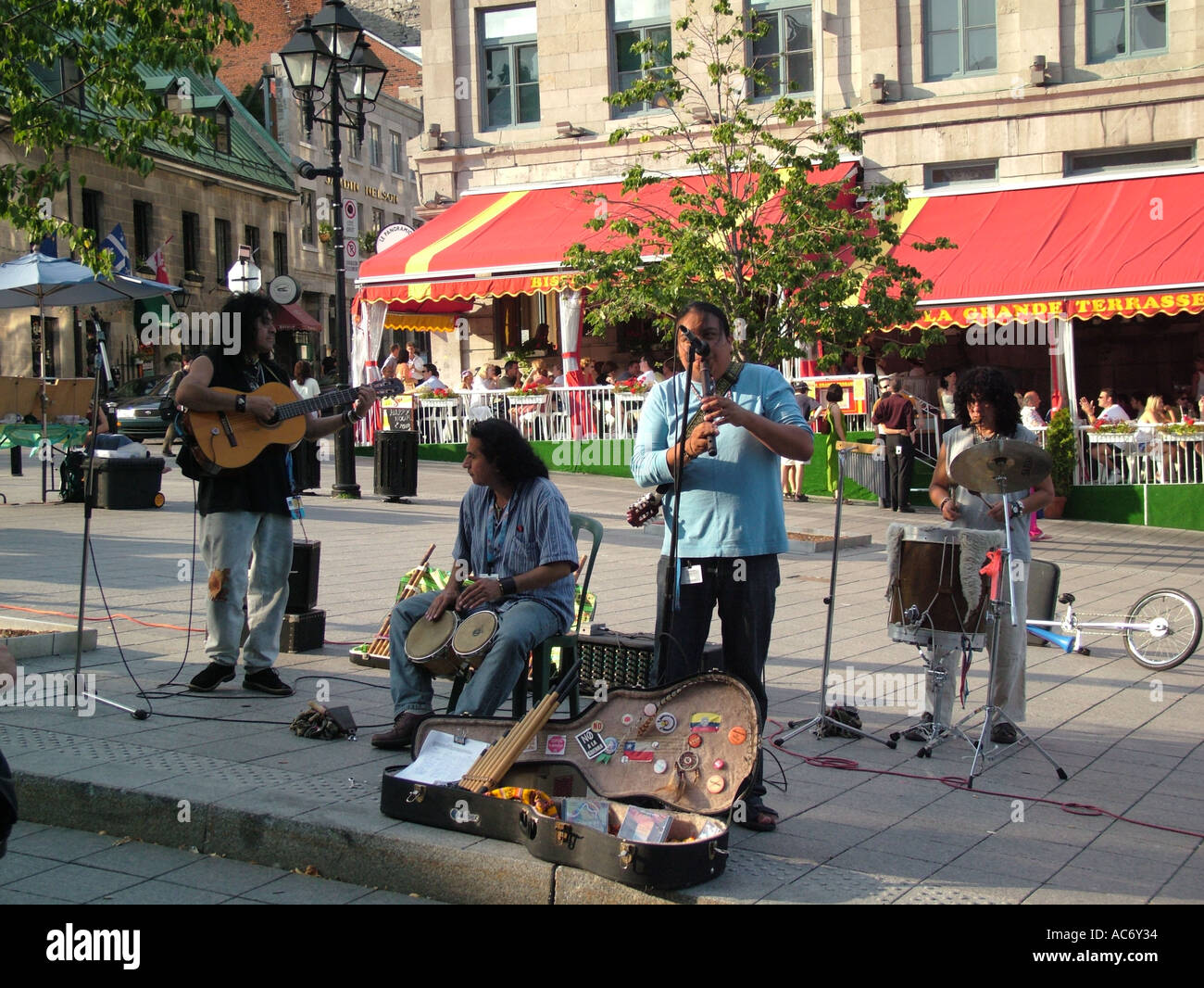 Street musicians montreal hi-res stock photography and images - Alamy