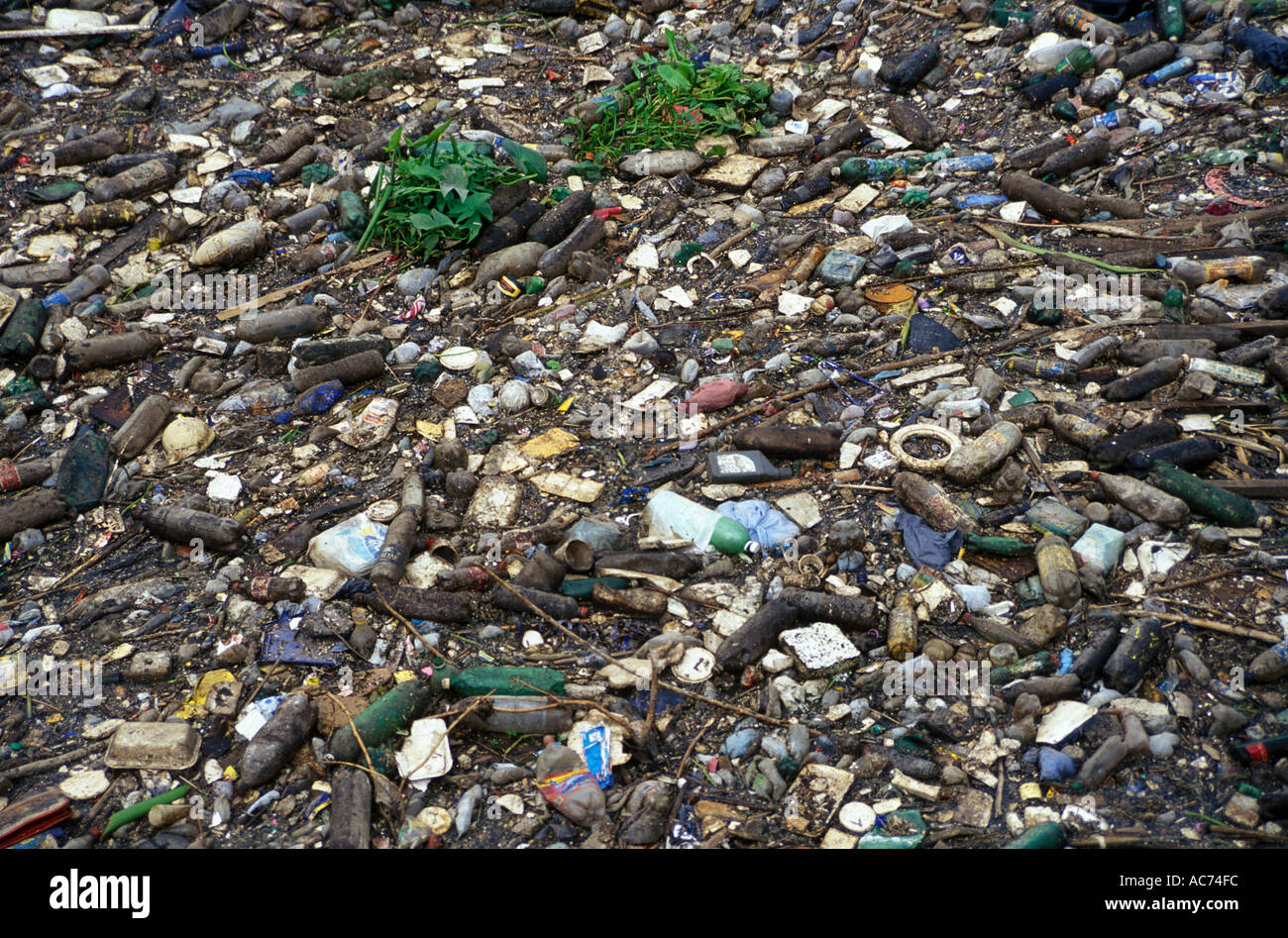 WATER POLLUTION in the ITALIAN neighborhood of LA BOCA HARBOR BUENOS ...