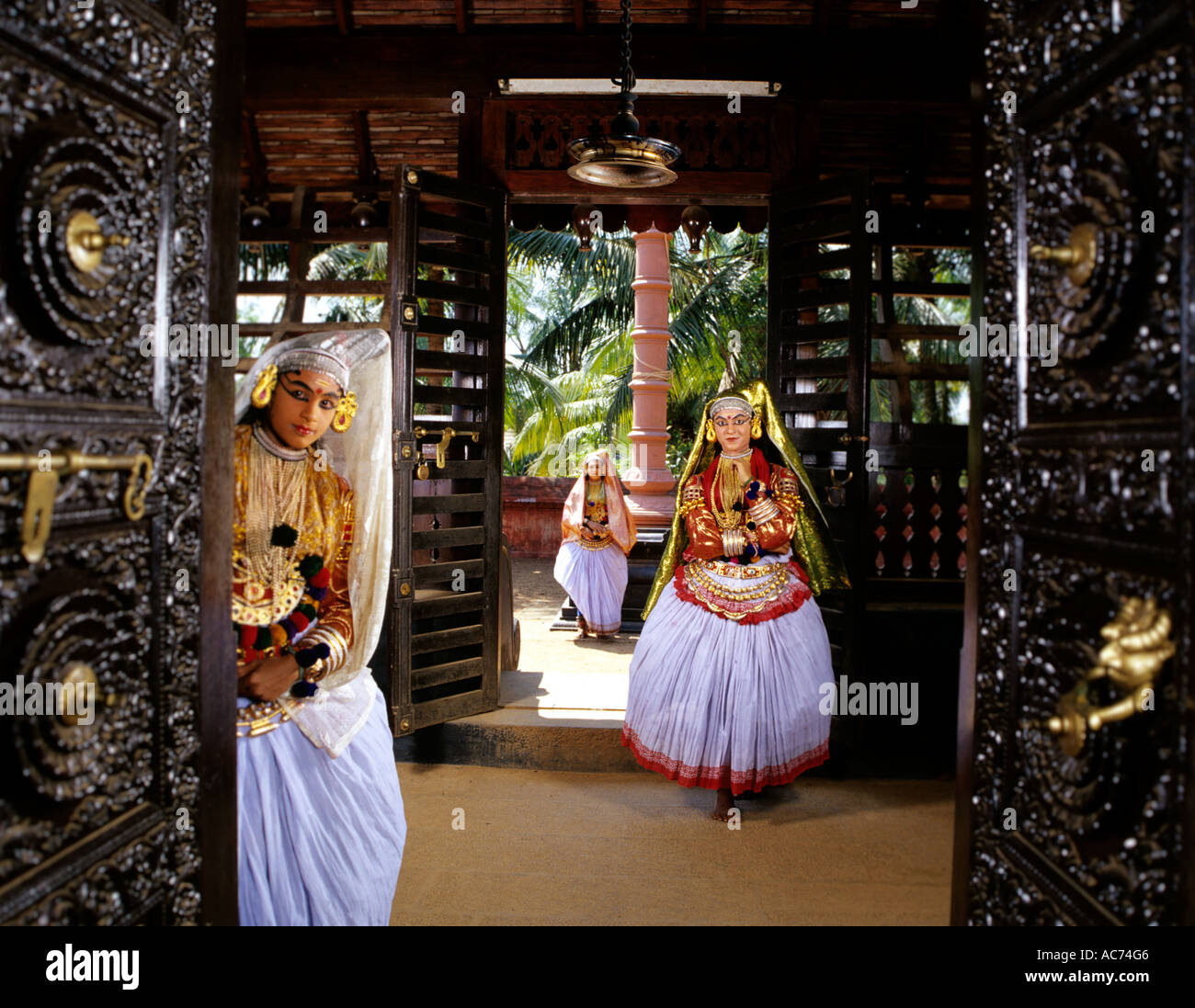BOYS IN FEMALE KATHAKALI COSTUME, KALAMANDALAM, THRISSUR, KERALA Stock ...