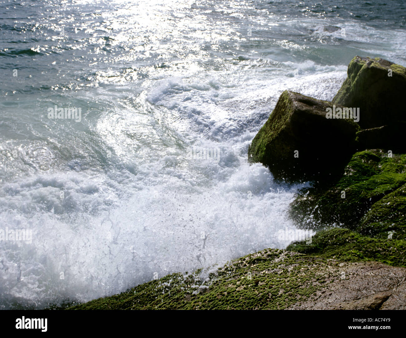WAVES HITTING ROCKS CHOWARA BEACH NEAR KOVALAM Stock Photo - Alamy