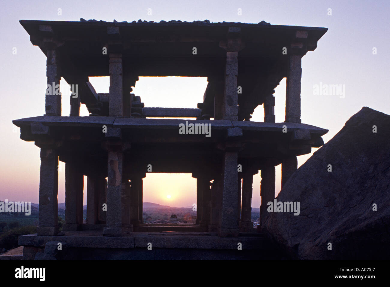 Kings balance hi-res stock photography and images - Alamy