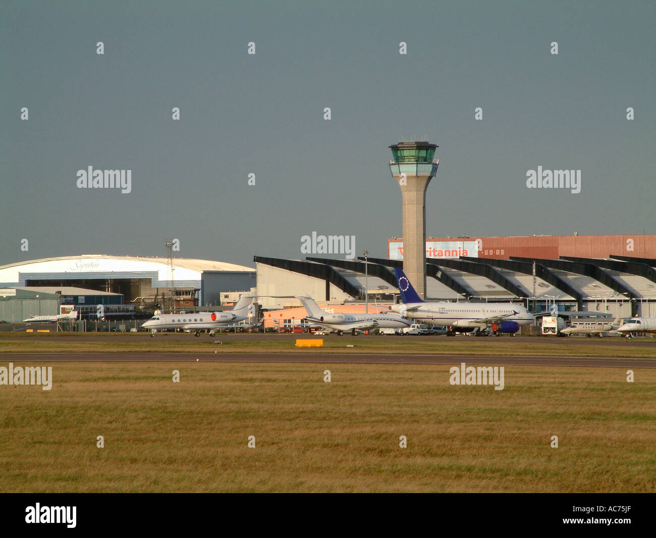 aicraft in front of terminal and control tower at luton airport Stock ...