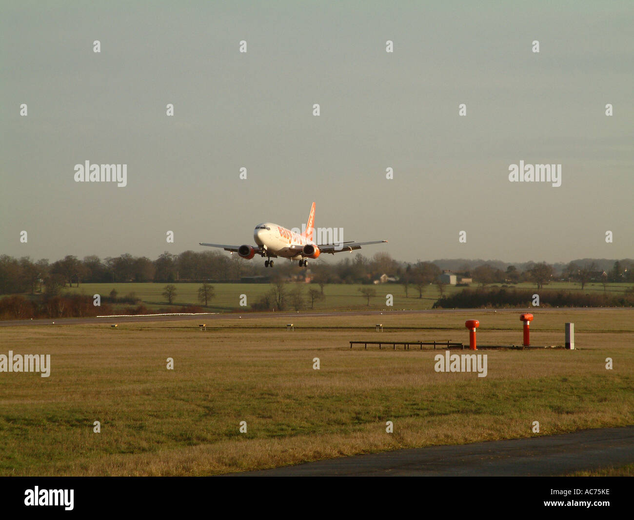 Luton aircraft hi-res stock photography and images - Alamy