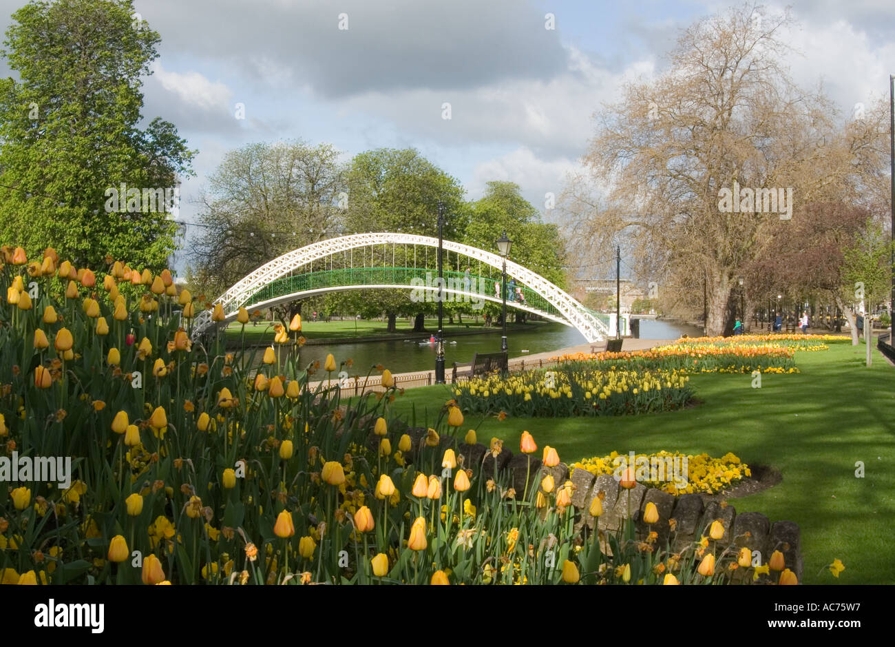 suspension bridge bedford embankment Stock Photo - Alamy