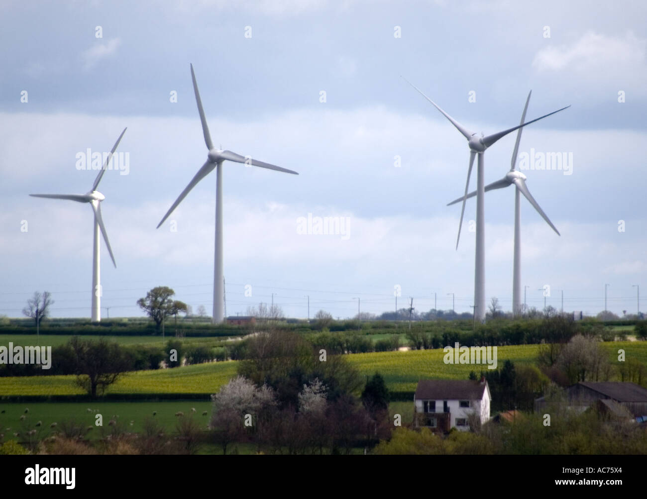 wind turbine spinning Stock Photo - Alamy