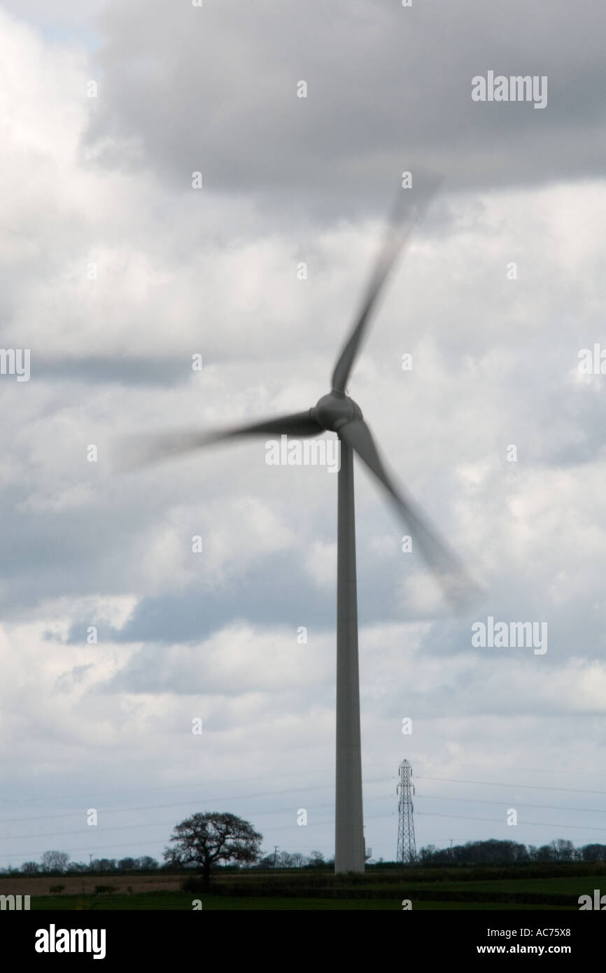 wind turbine spinning Stock Photo - Alamy