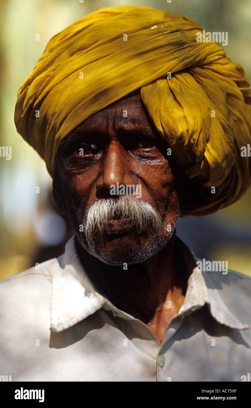 OLD MAN IN TRADITIONAL ATTIRE KARNATAKA Stock Photo - Alamy
