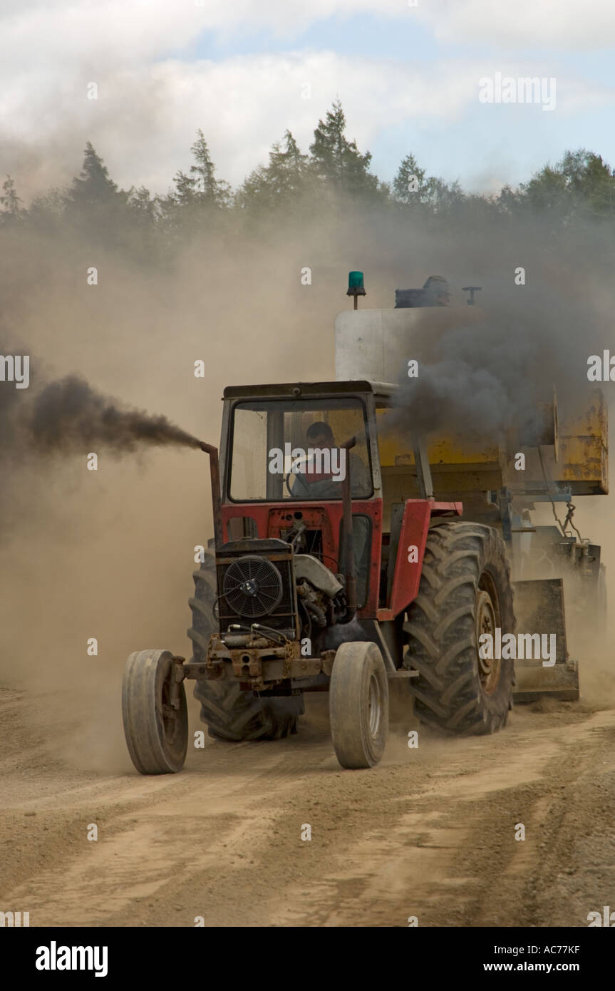 Farming dust pollution pull hi-res stock photography and images - Alamy