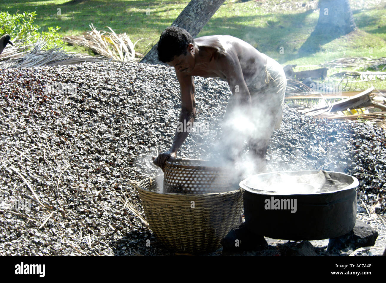 LIME SHELL PROCESSING NEAR BACKWATERS OF KUMBALANGHI Stock Photo - Alamy