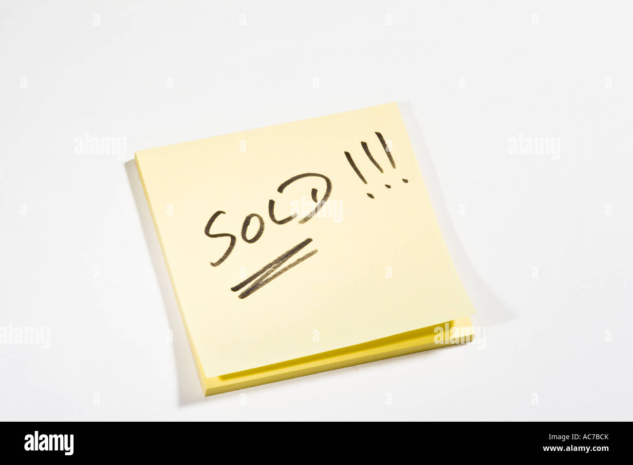 yellow sticky note with text Stock Photo - Alamy