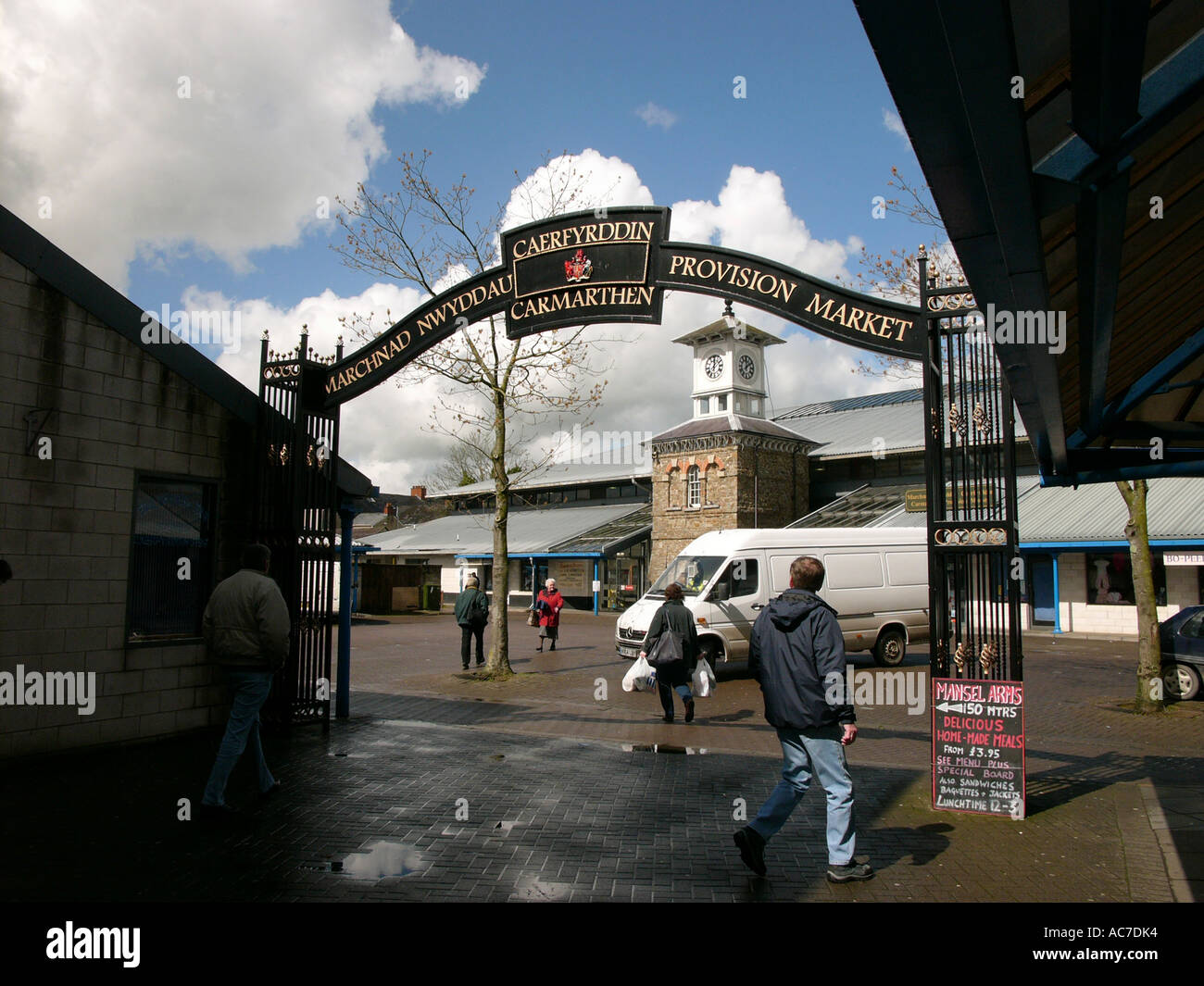 Carmarthen market hi-res stock photography and images - Alamy