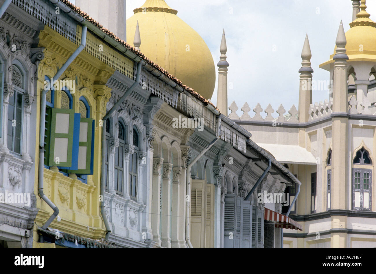Buildings in the old chinese colonial quarter of Singapore Stock Photo ...