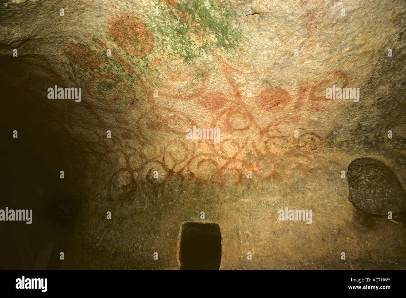 The Oracles Room decorated ceiling in the Hal Saflieni Hypogeum Malta ...
