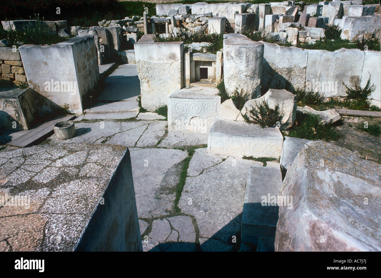 carved and decorated stone slabs and altars within the Tarxien Temple ...