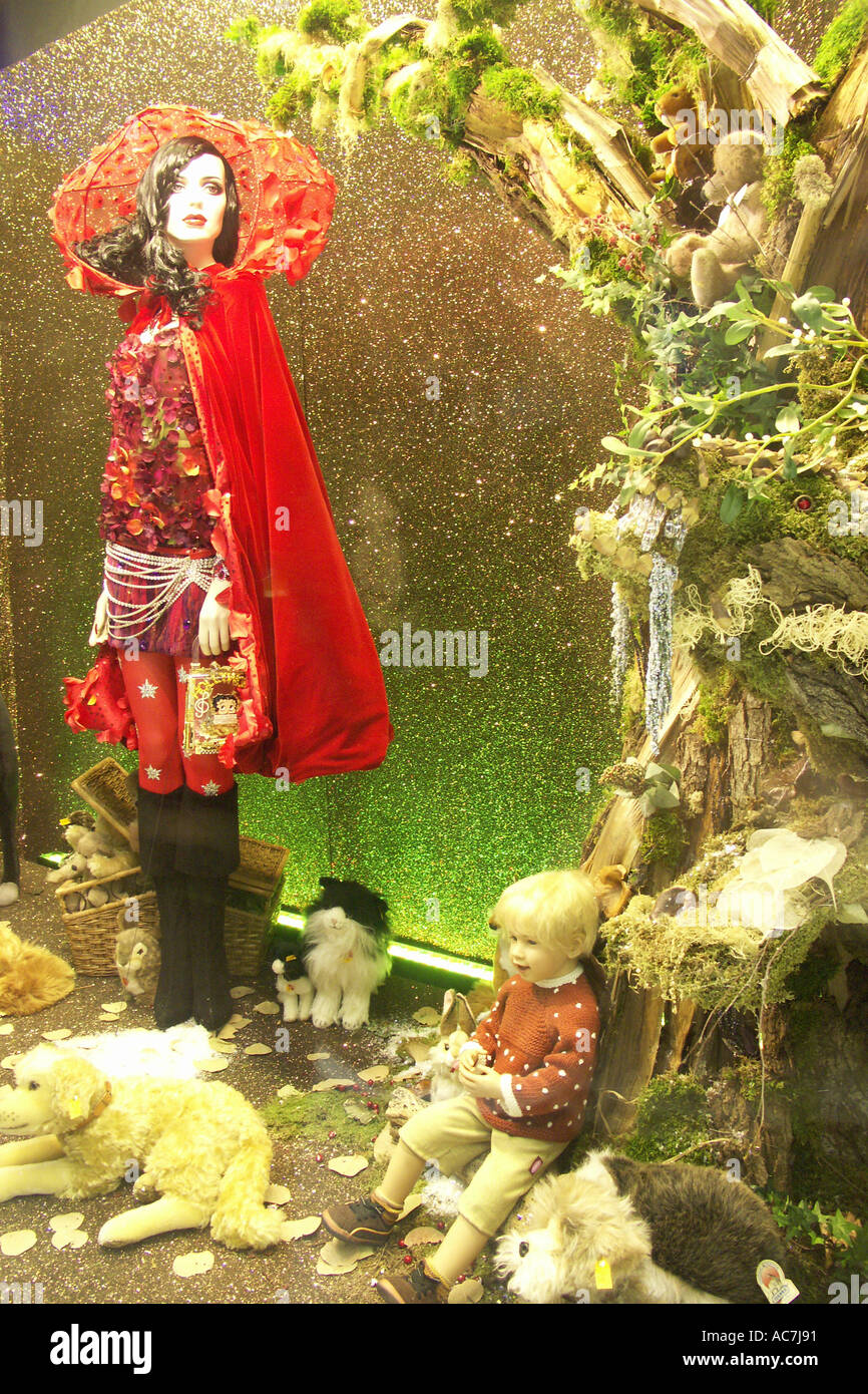 Little red riding hood hi-res stock photography and images - Alamy