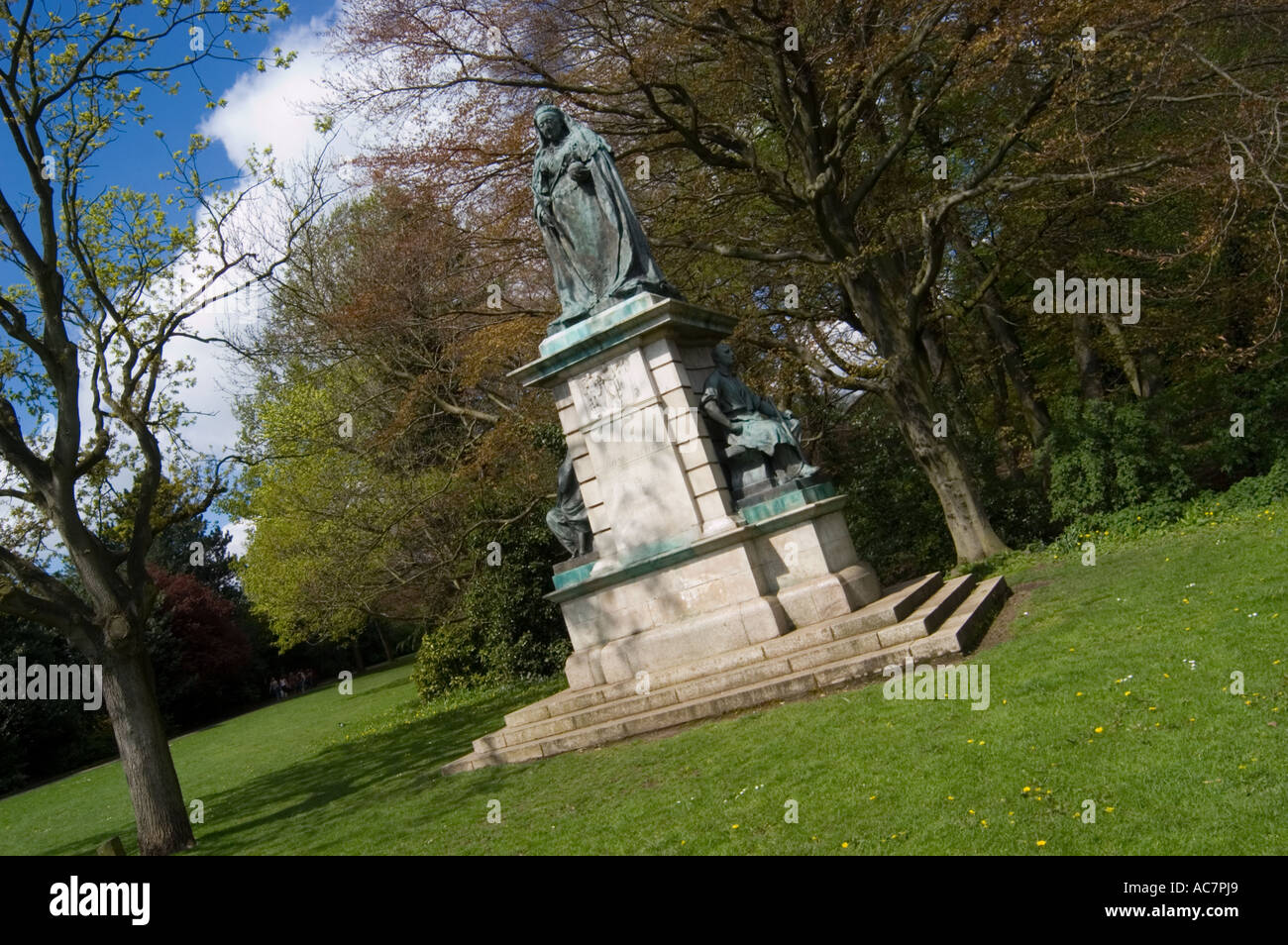 Statue of Queen Victoria Endcliffe Park Sheffield UK Stock Photo - Alamy