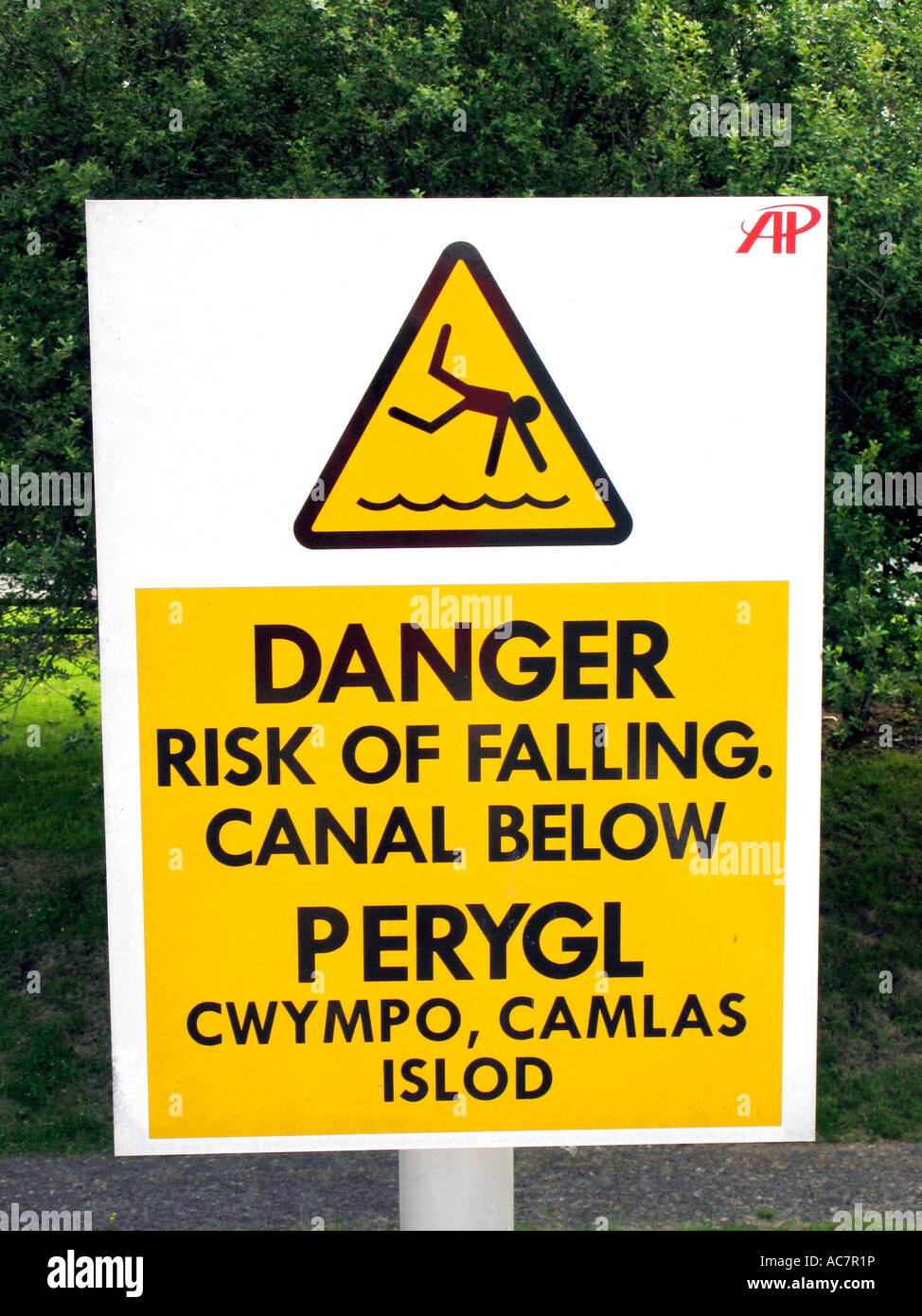 DANGER RISK OF FALLING CANAL BELOW bilingual English Welsh language ...