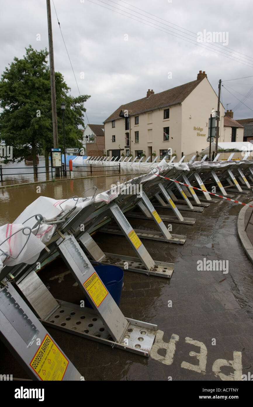 Flood Barriers Alongside River Severn June 27 2007 Upton Upon Severn
