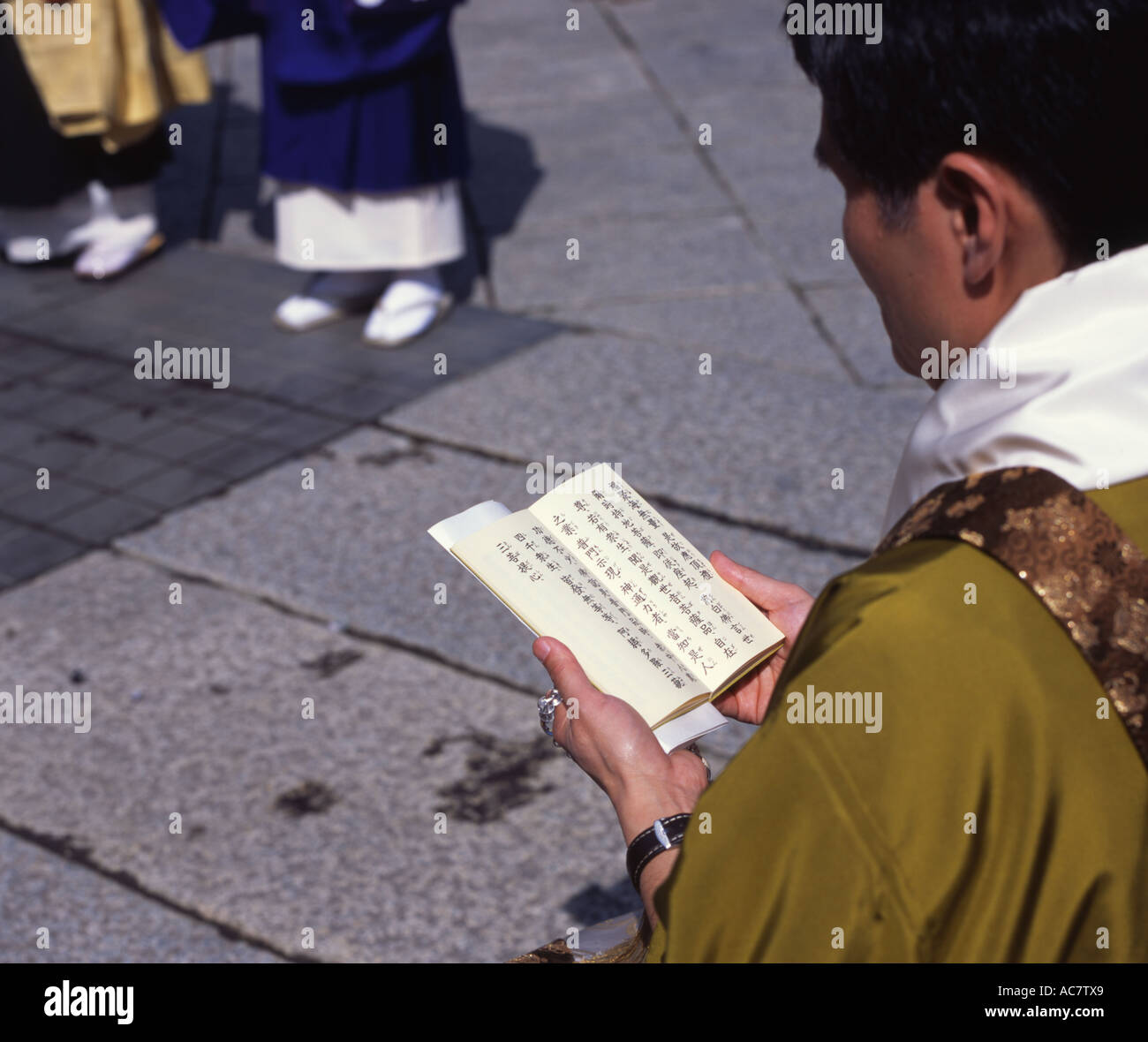 Buddhist monk reading scripture Stock Photo - Alamy