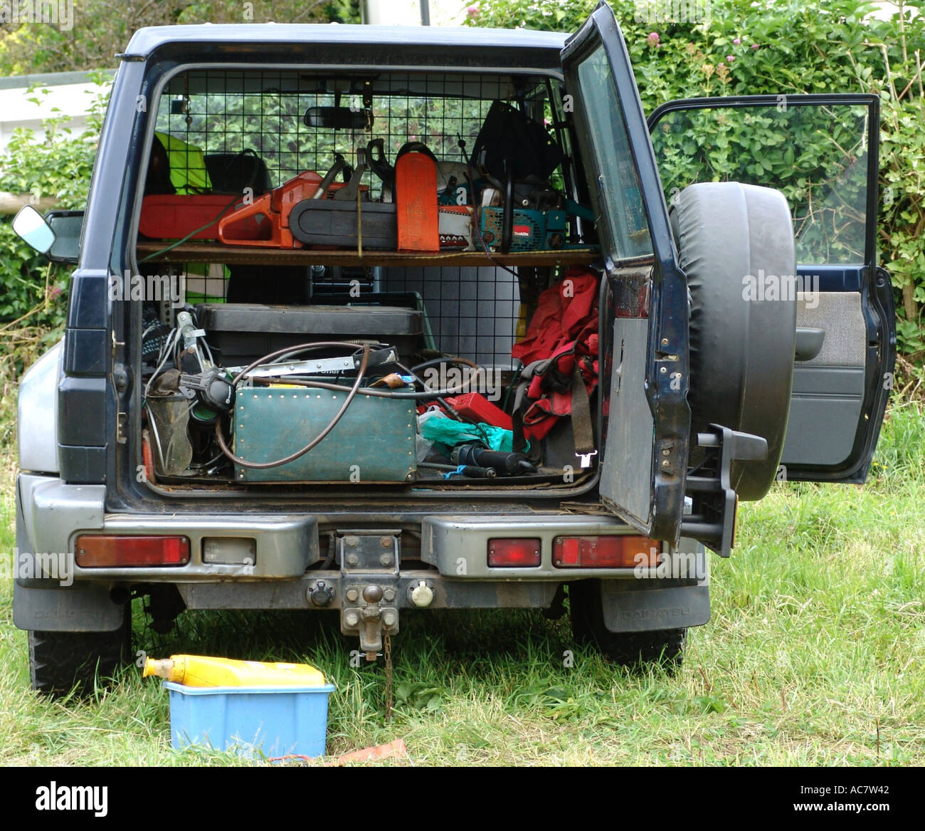 4 x 4 boot open hi-res stock photography and images - Alamy