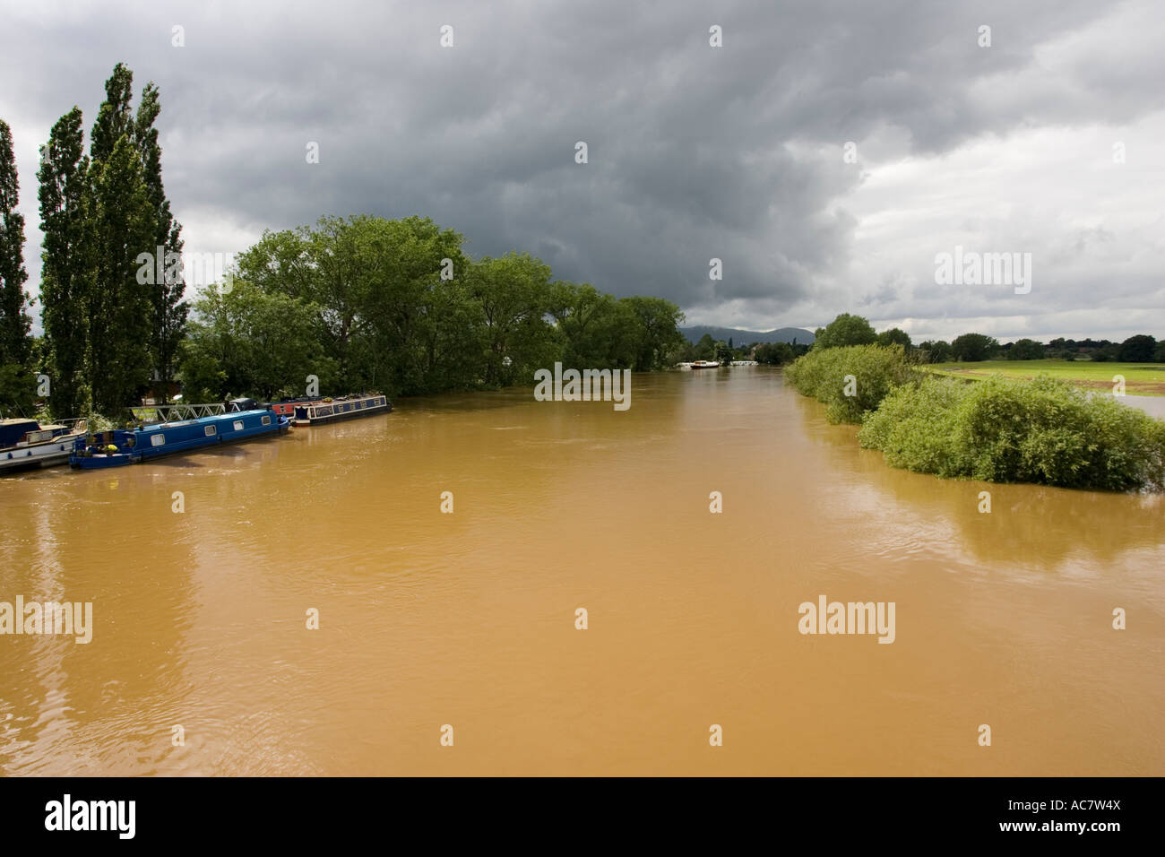 River Severn In Full Flood Upton Upon Severn Worcs Uk June 2007 Stock