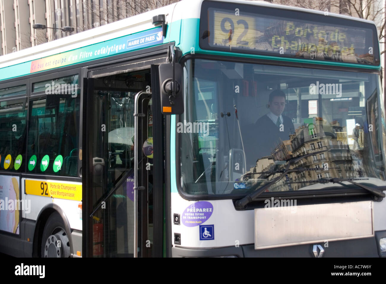 Running to catch bus hi-res stock photography and images - Alamy