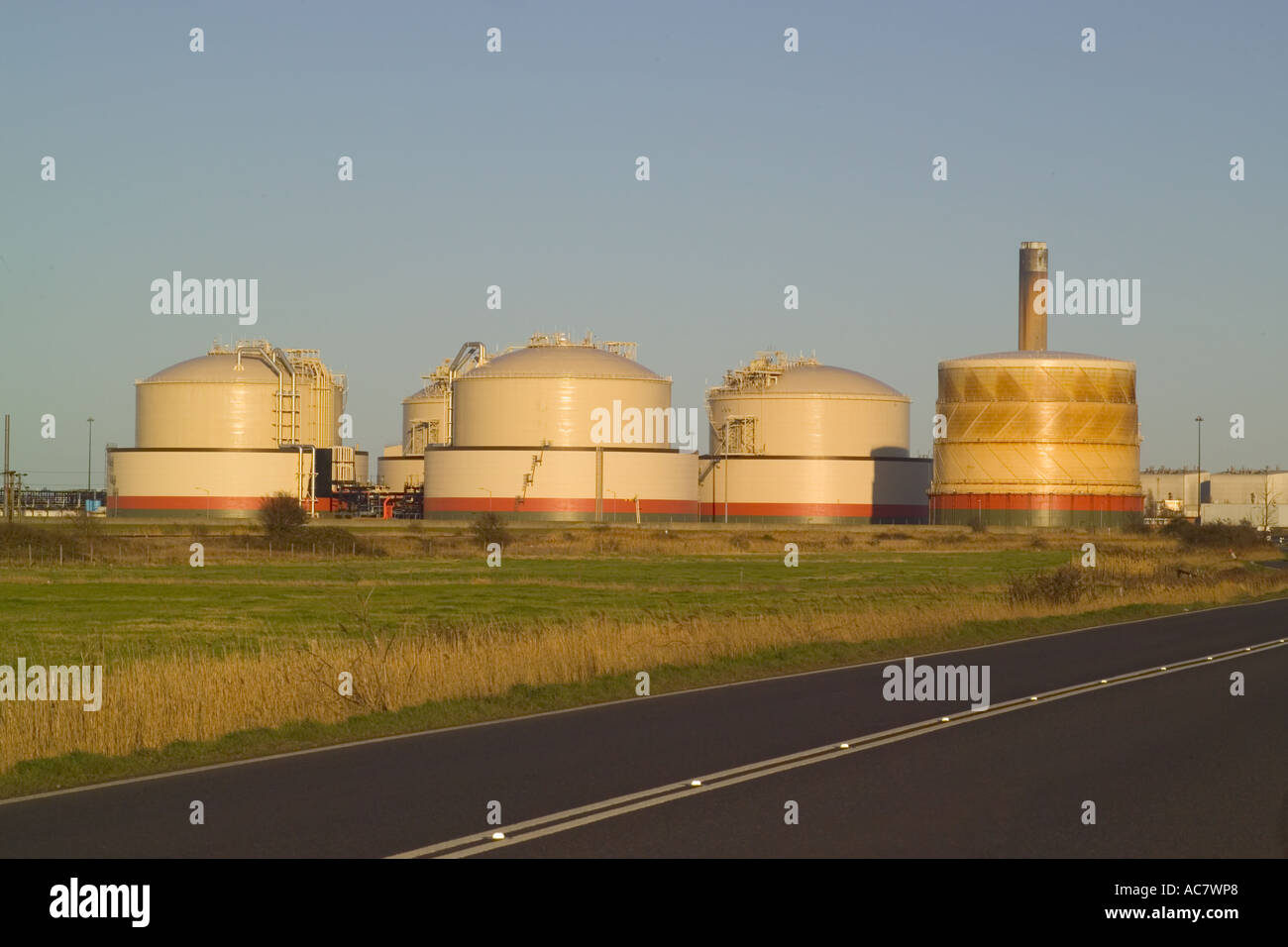 Isle of grain lng hi-res stock photography and images - Alamy