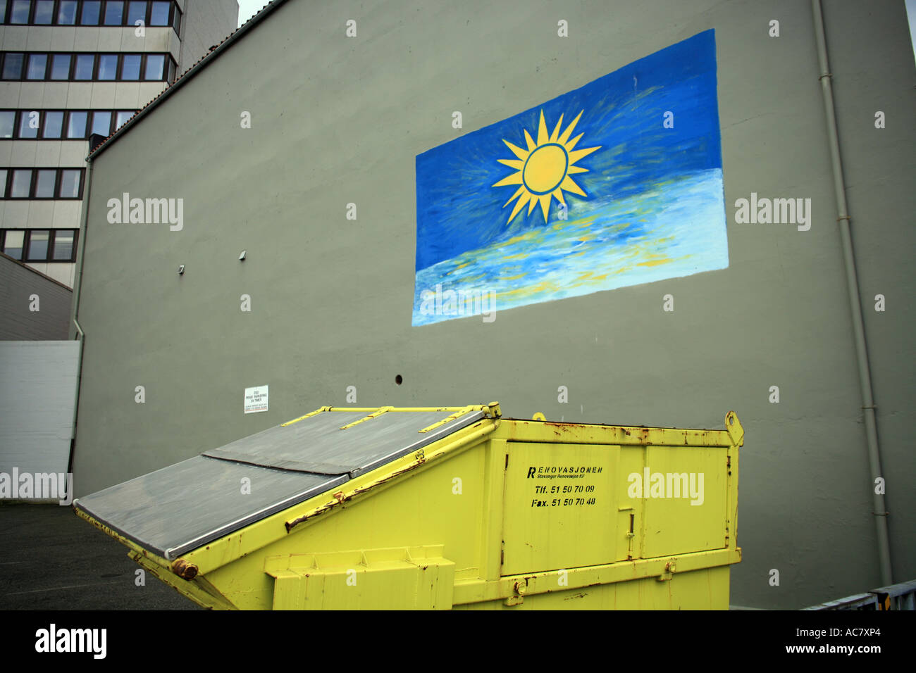 Concrete skip hi-res stock photography and images - Alamy