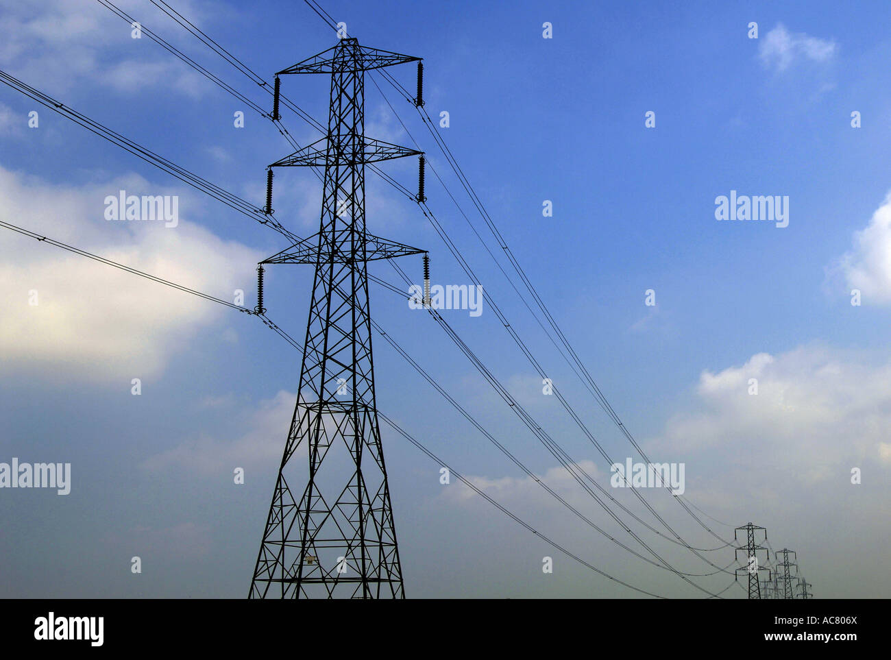 Electricity pylons fuel and energy industry hi-res stock photography ...