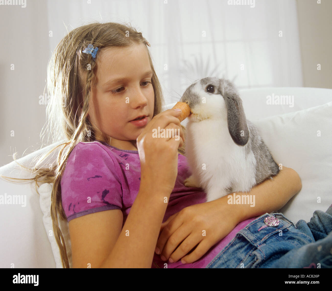 Child feeding rabbit carrot hi-res stock photography and images - Alamy