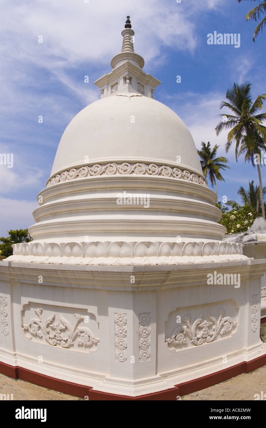 White Domed Buddhist temple in Sri Lanka Stock Photo - Alamy
