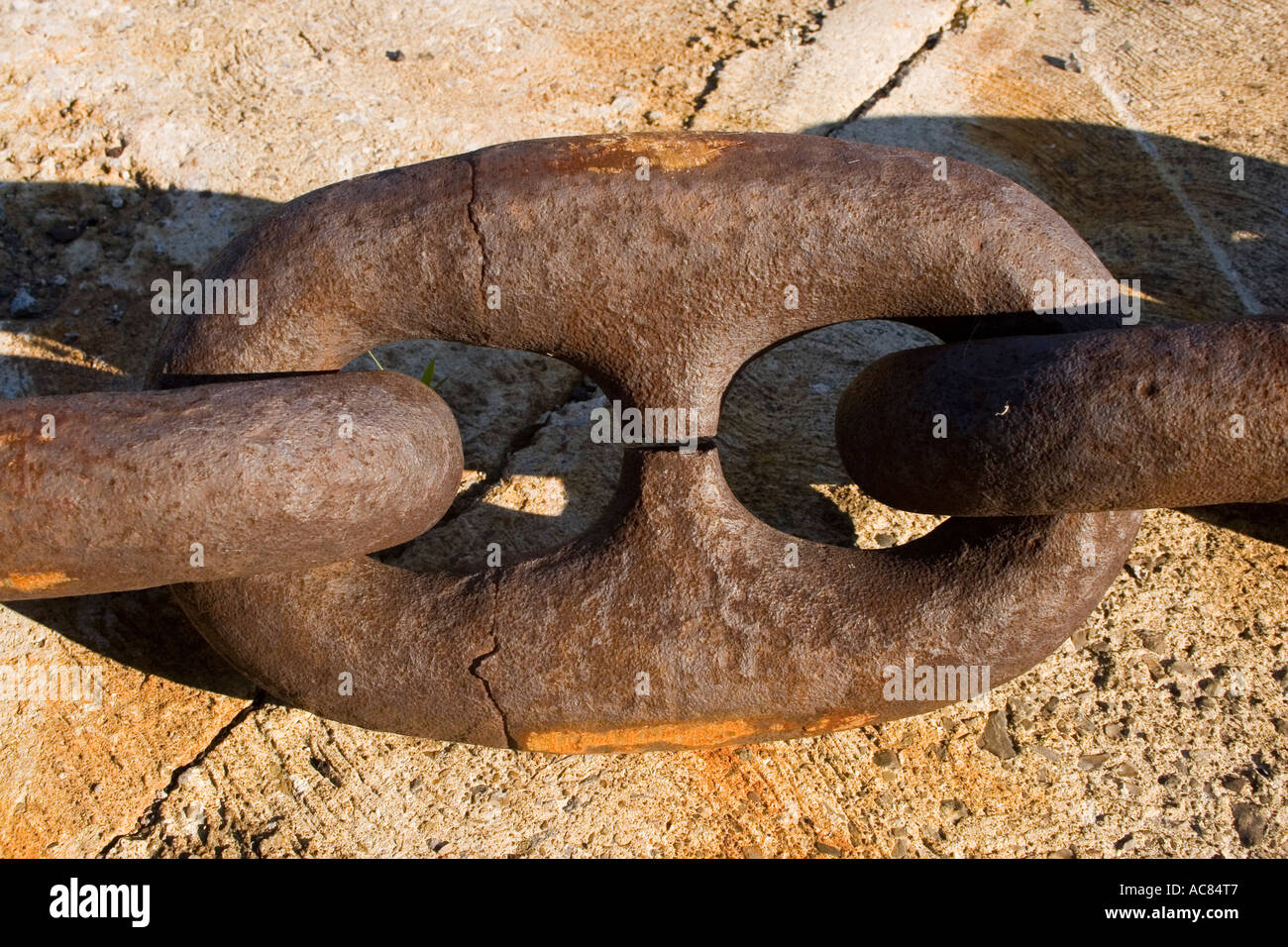 Rusty chain link, anchor broken brown chain close-up closeup crack full ...