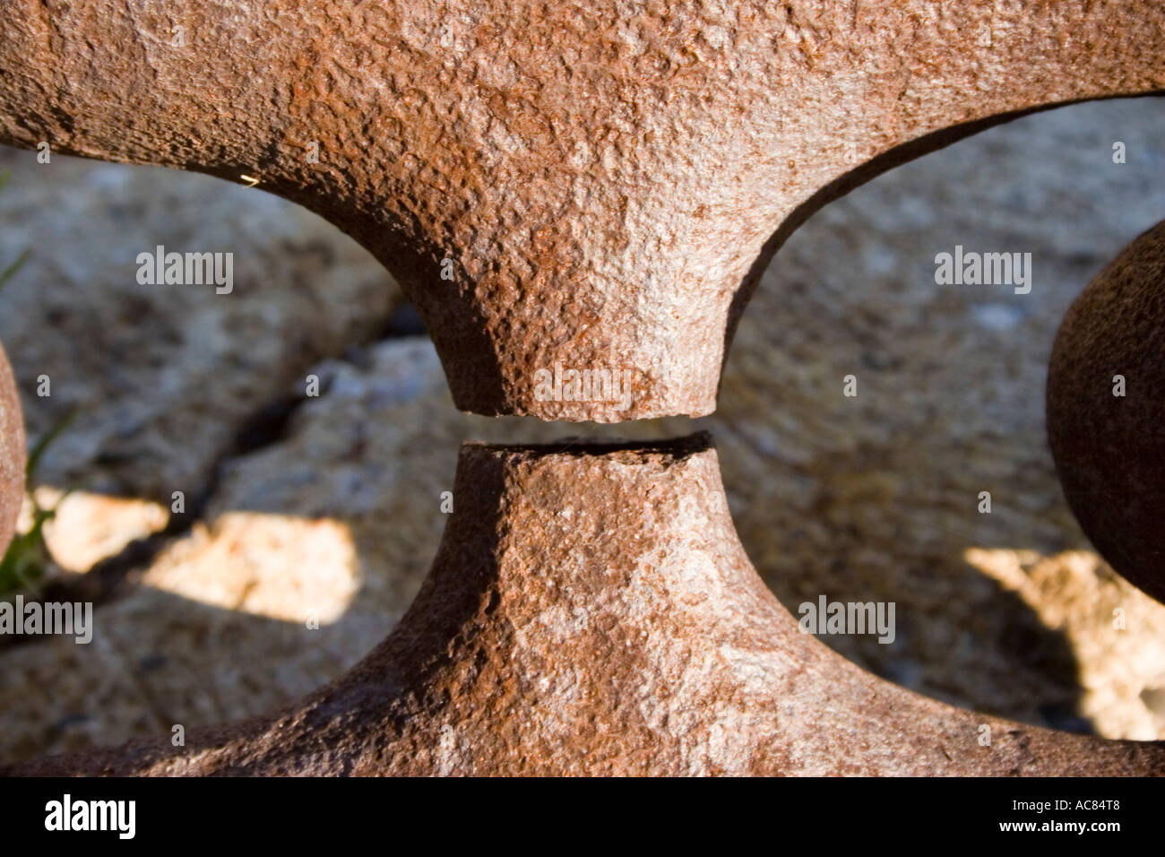 Rusty Link,anchor broken brown chain close-up closeup crack full color ...