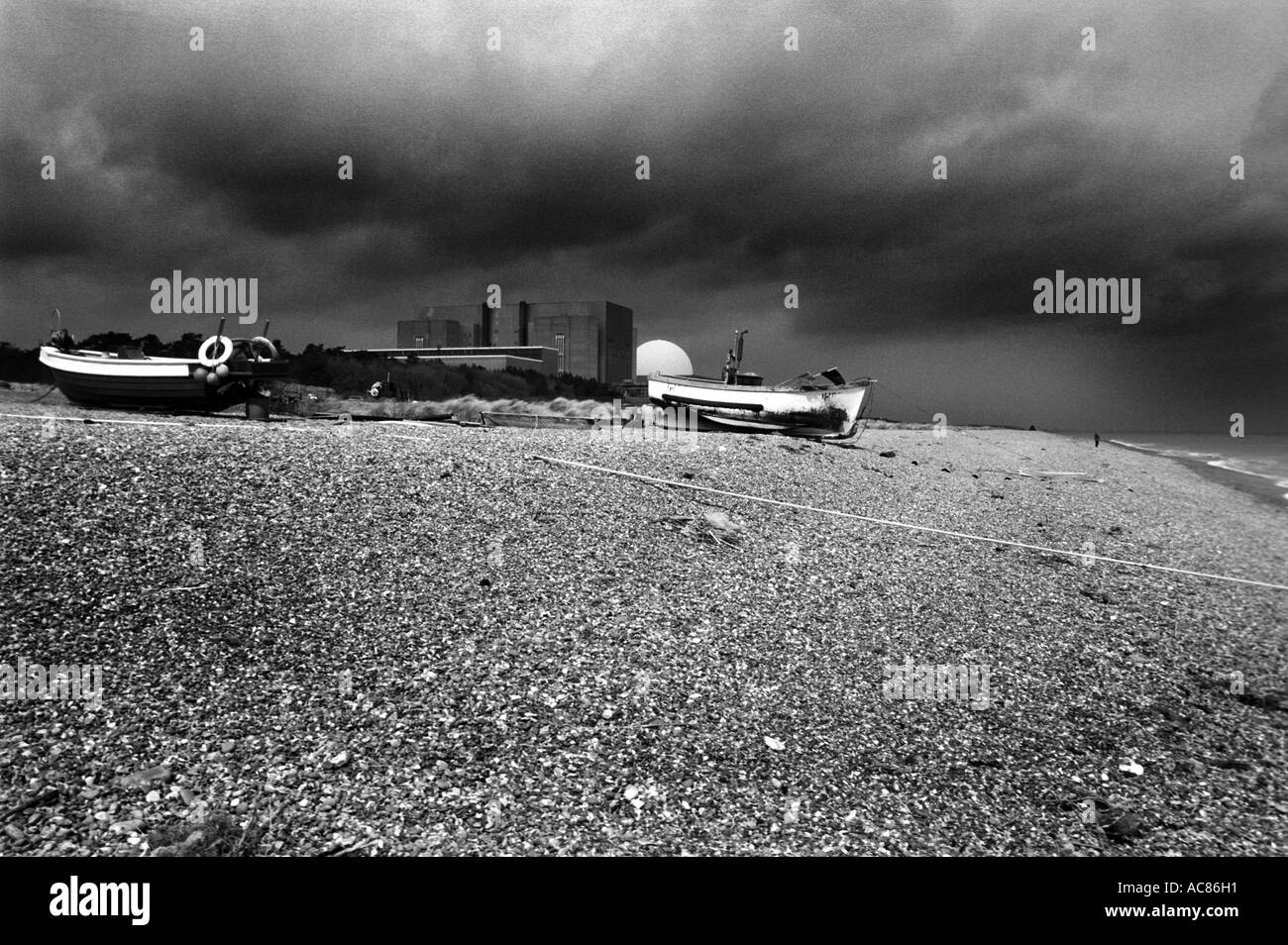 Sizewell b nuclear power station boat hi-res stock photography and ...