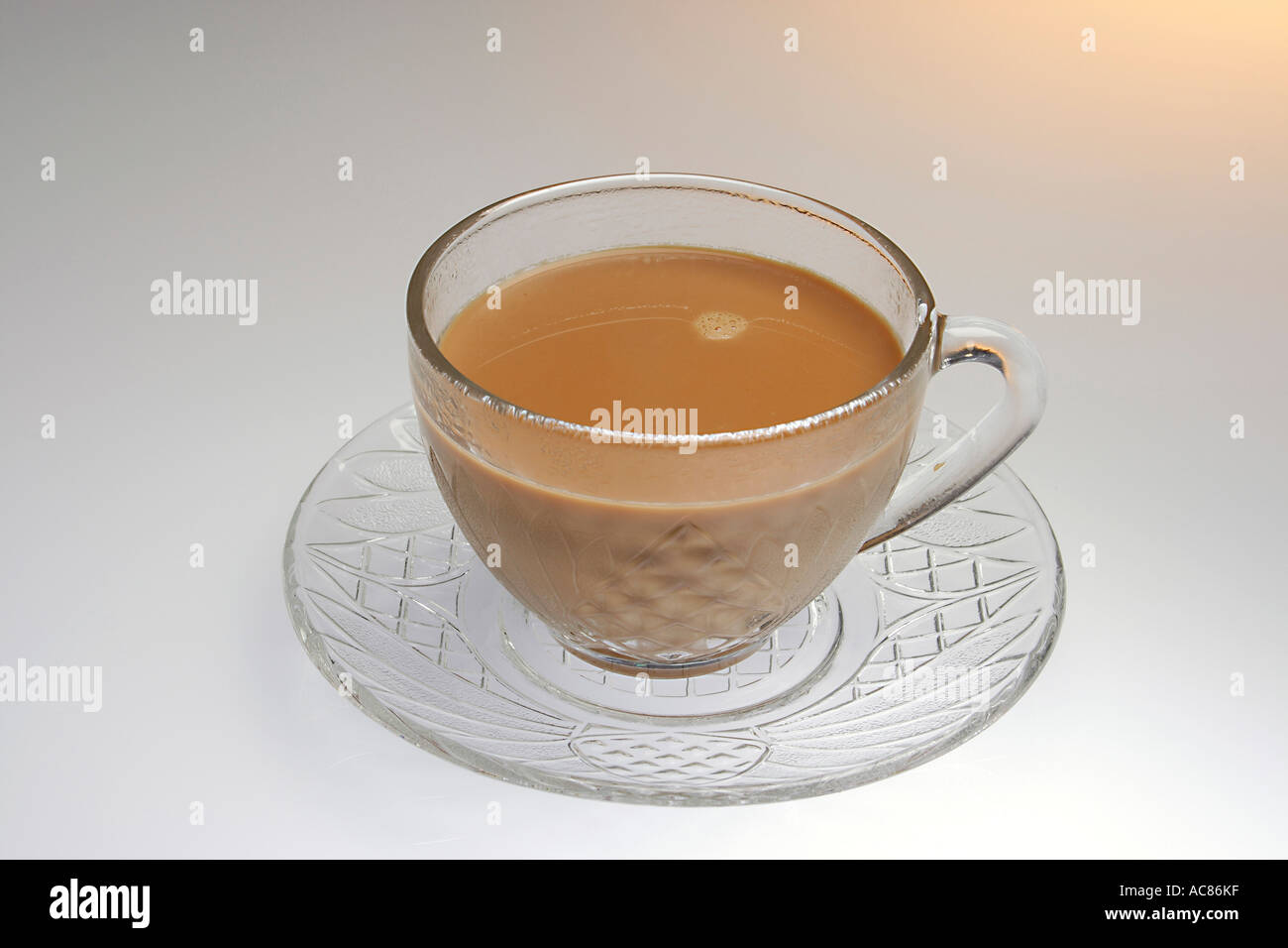 VDA78067 Regular milk tea hot and refreshing in transparent cup Stock ...