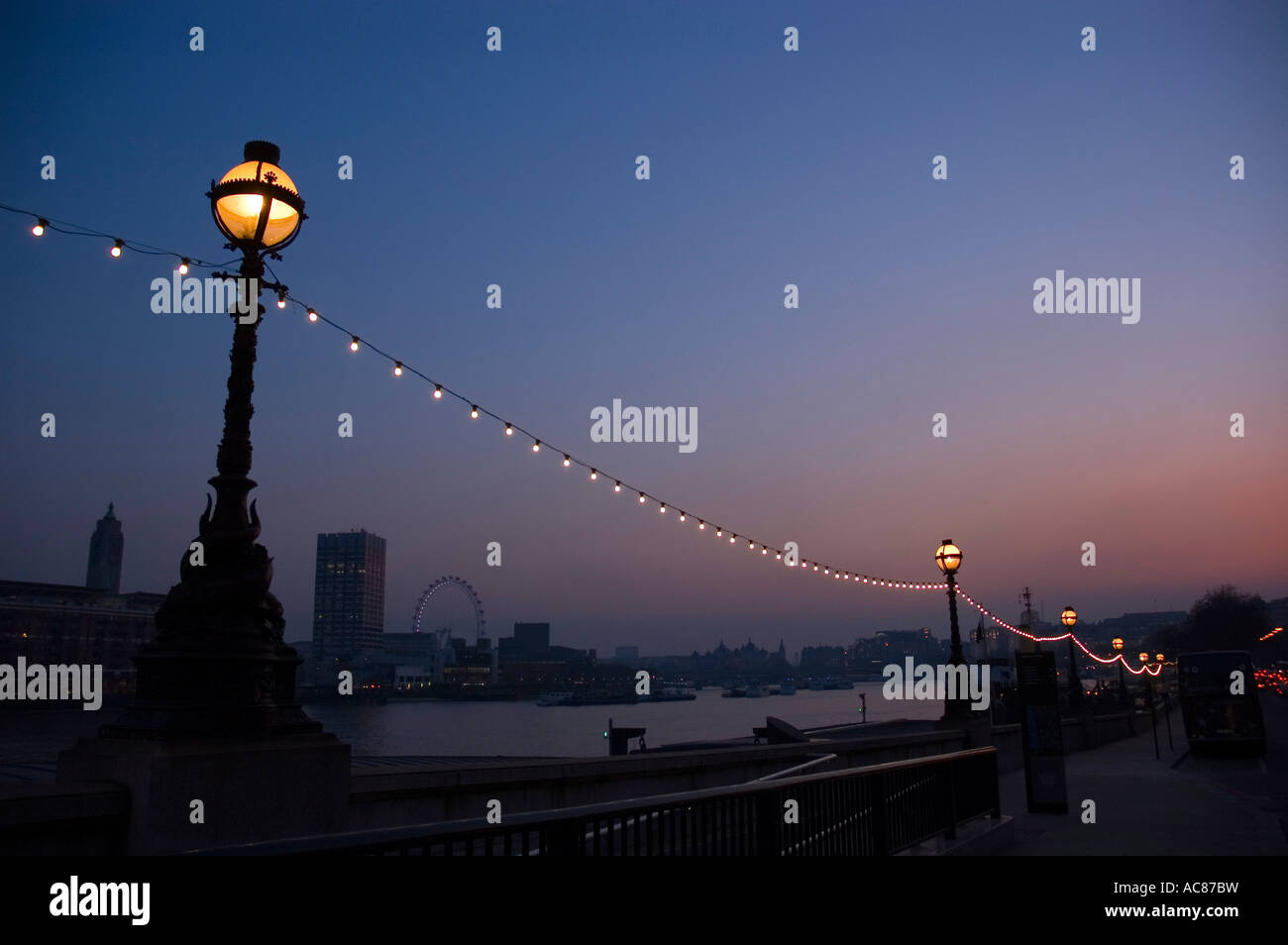 The thames embankment hi-res stock photography and images - Alamy