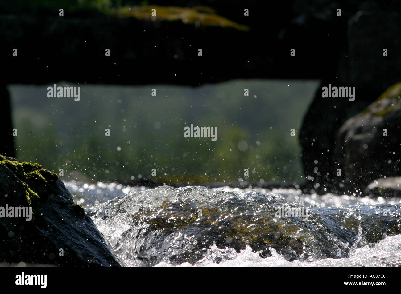Water running under a bridge hi-res stock photography and images - Alamy
