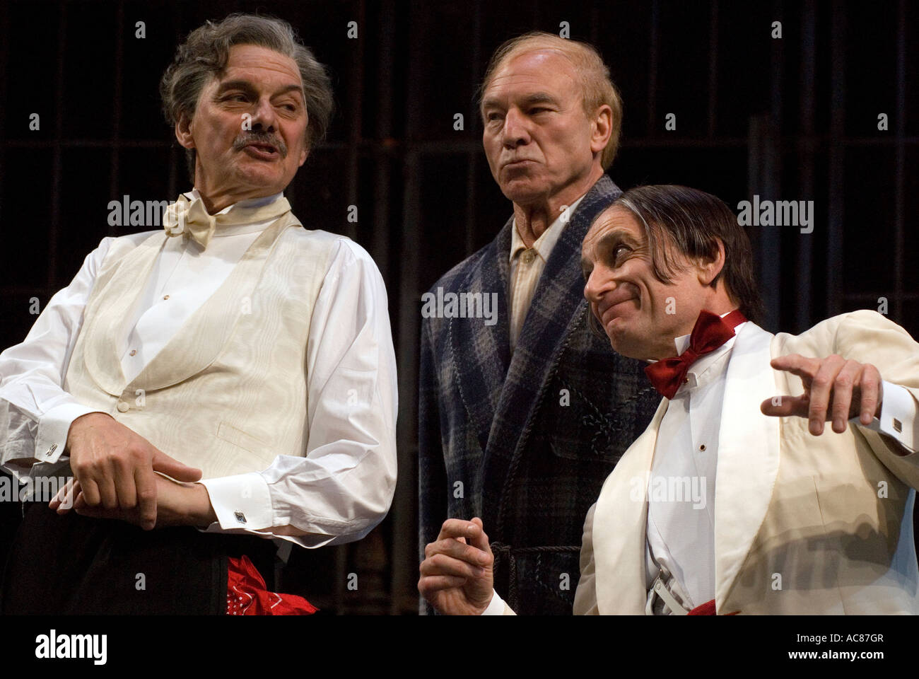 Paul Shelley as Sir Toby Belch left Patrick Stewart as Malvolio and ...