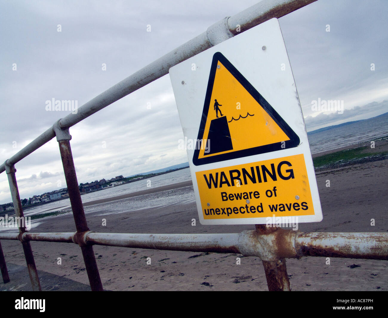 Unexpected waves hi-res stock photography and images - Alamy