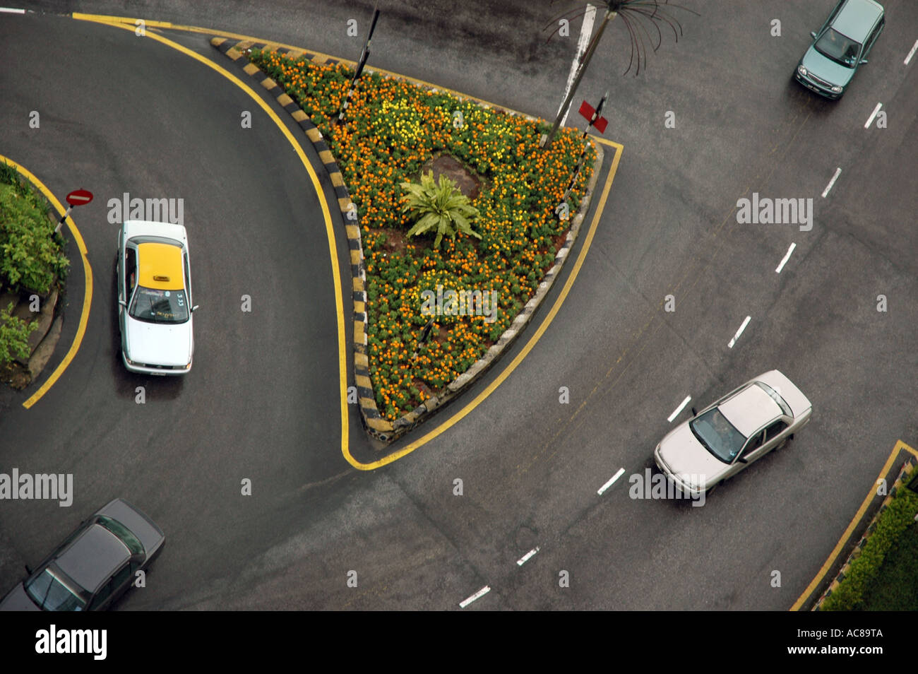 SMA79102 Aerial view of traffic island in Gentling Highlands Kuala ...