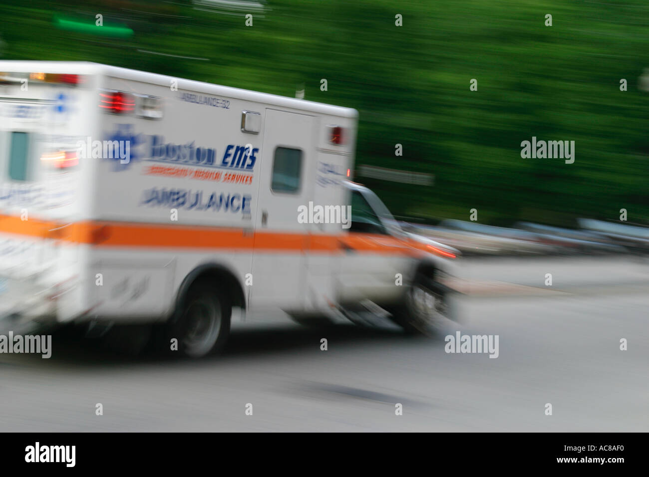 Blue lit ambulance hi-res stock photography and images - Alamy