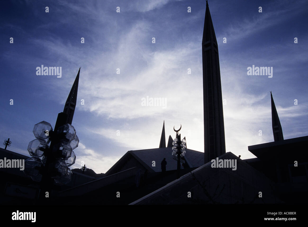 Pakistan Islamabad Faisal mosque Stock Photo - Alamy