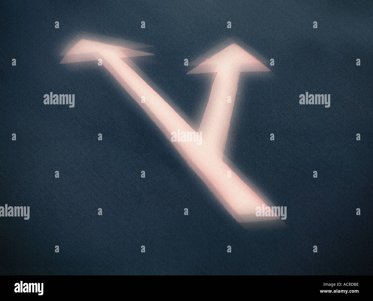 DIVERGING WHITE ROAD TRAFFIC RIGHT TURN ARROWS Stock Photo - Alamy