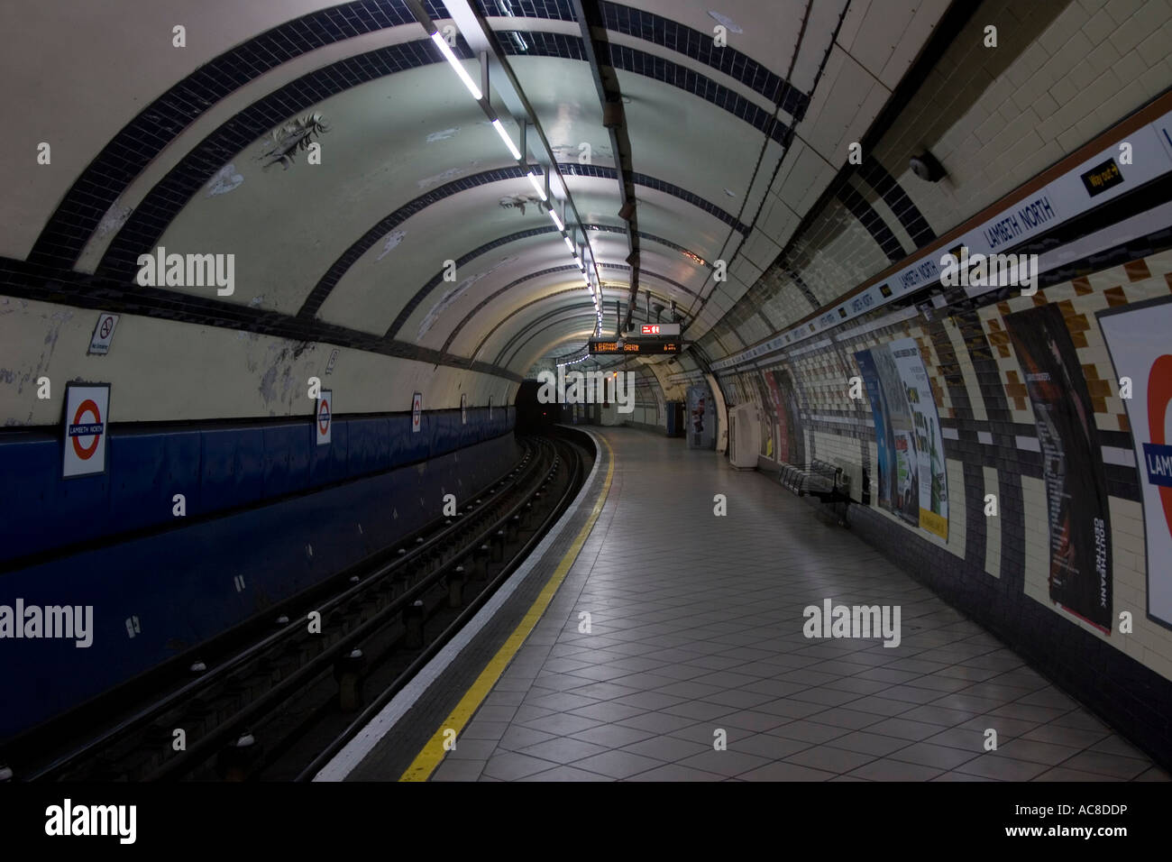 Bakerloo line underground station hi-res stock photography and images ...