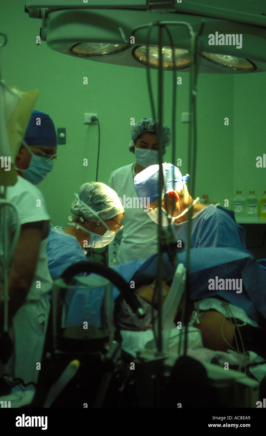 Operating theatre technician hi-res stock photography and images - Alamy