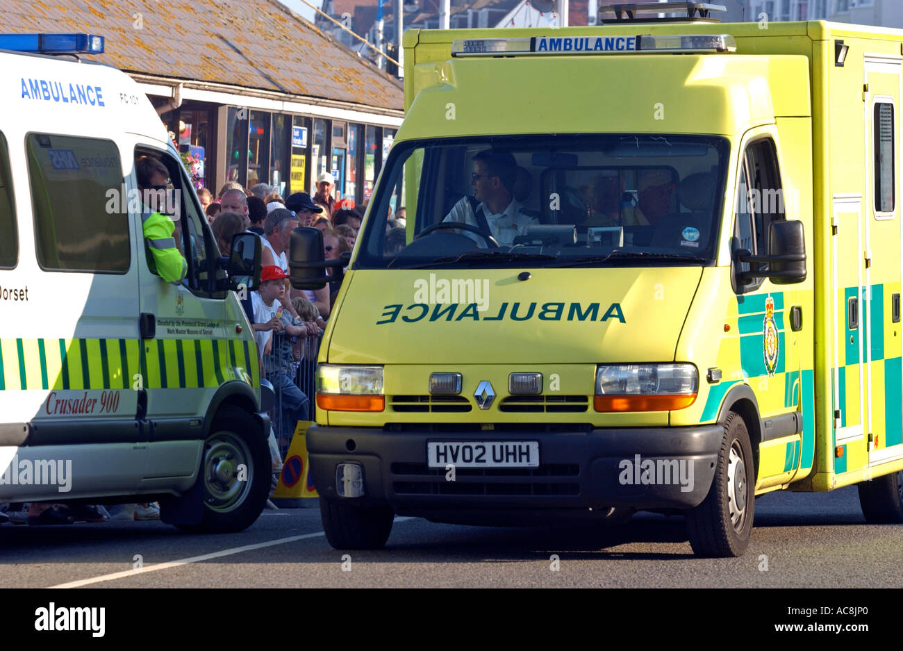 British ambulance service hi-res stock photography and images - Alamy